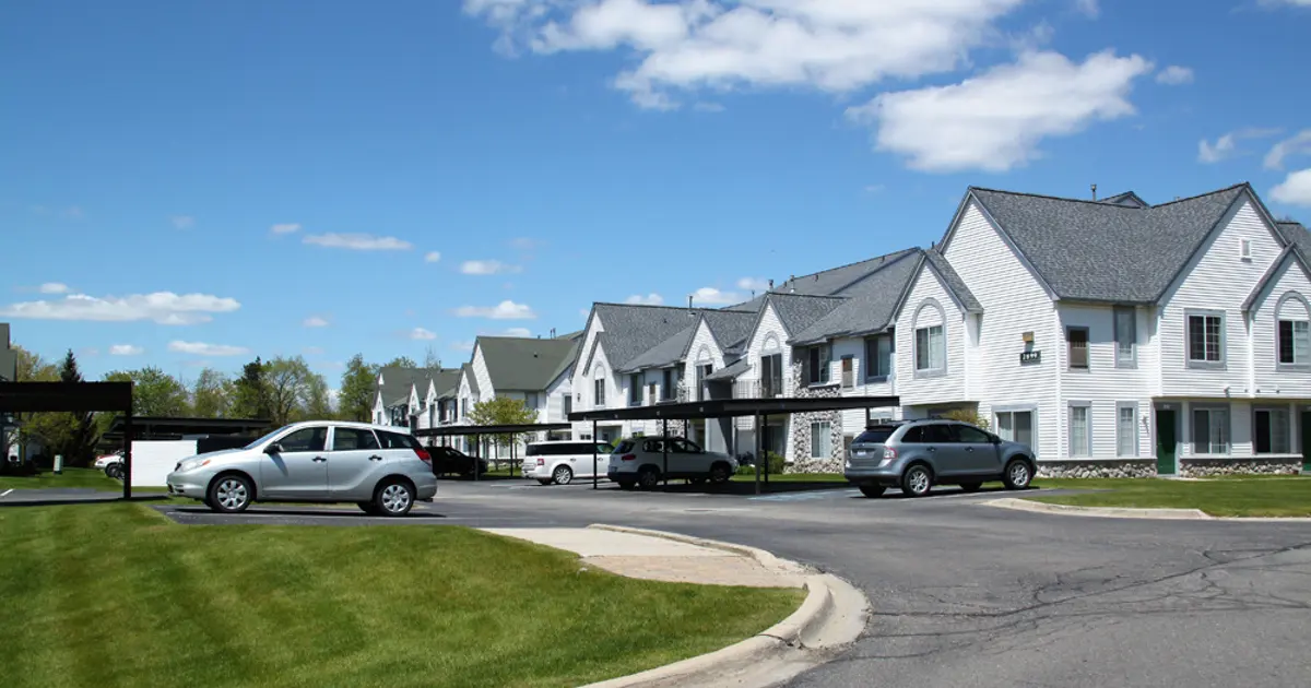 Home | Indian Lake Village Apartments